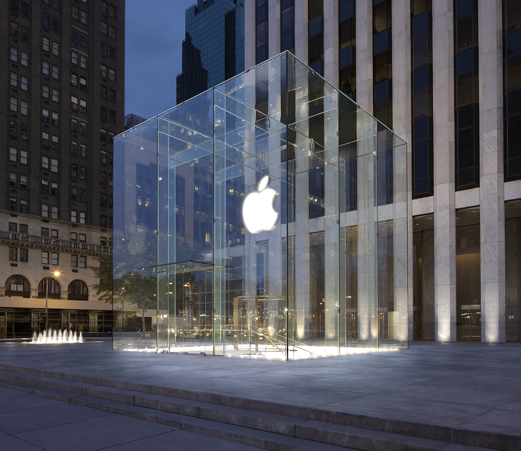 Apple reveals new store concept featuring living “green wall” and ...