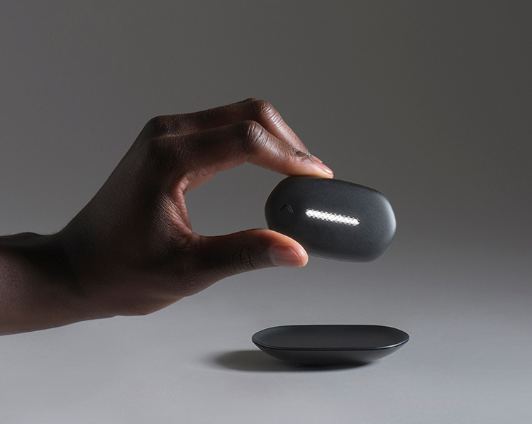 A smart vest that tracks footballers’ performance on the pitch - Design ...