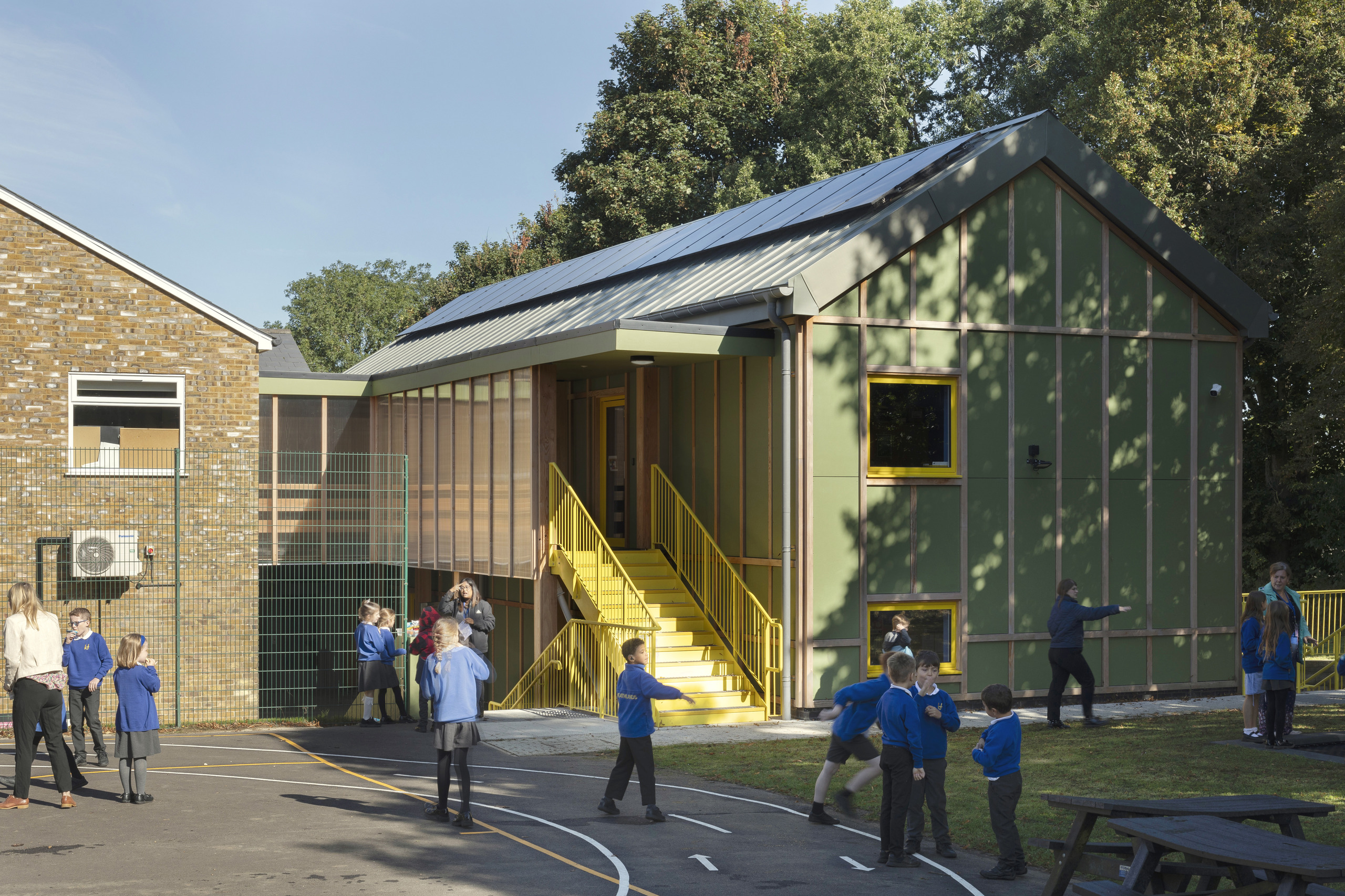 UK’s biggest sign-language school opens new teaching space - Design Week