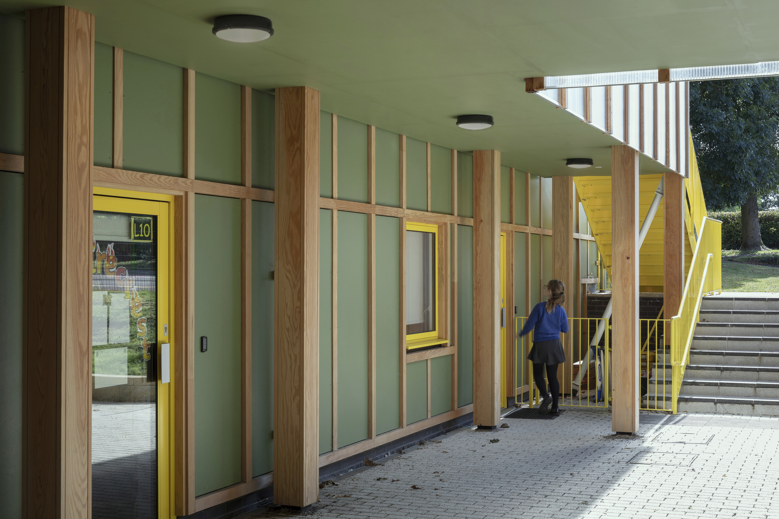 UK’s biggest sign-language school opens new teaching space - Design Week