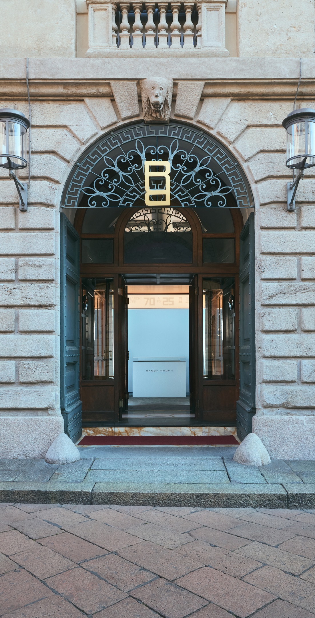 Range Rover “recodes DNA” with new wordmark and motif - Design Week